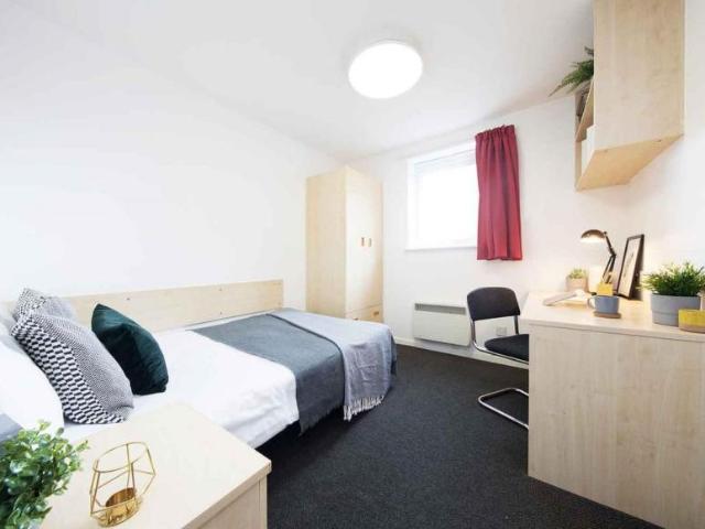 40 Bedroom Shared Living/roommate Liverpool Liverpool 90560574