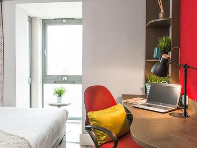 40 Bedroom Shared Living/roommate London London LS90560528