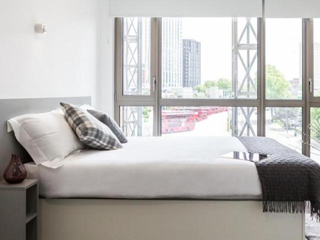 40 Bedroom Shared Living/roommate London London LS90560534