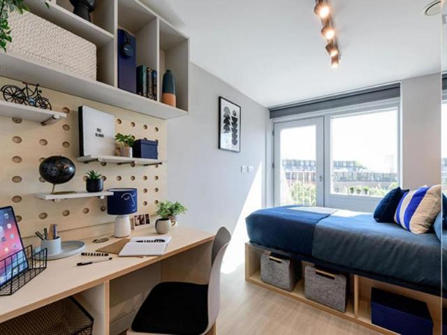 40 Bedroom Shared Living/roommate London London LS90560635