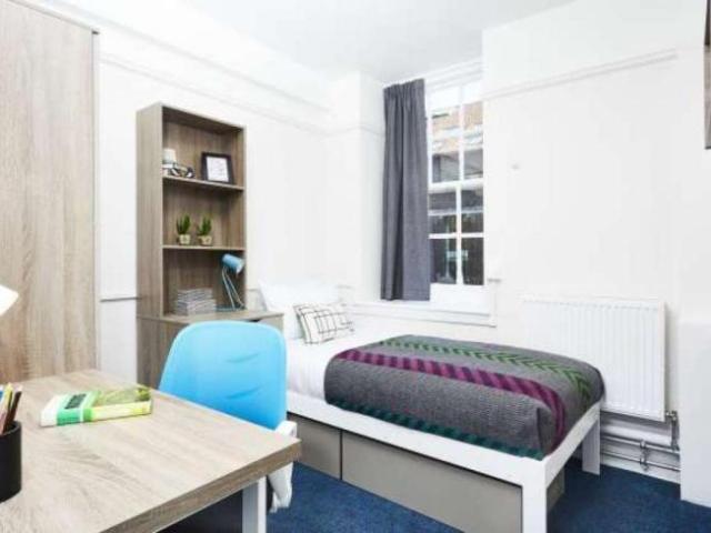 40 Bedroom Shared Living/roommate London London LS90560080