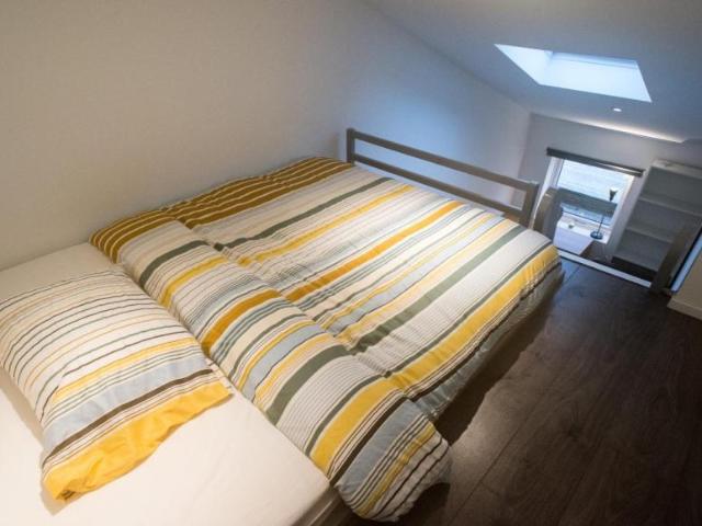40 Bedroom Shared Living/roommate London London LS90563771
