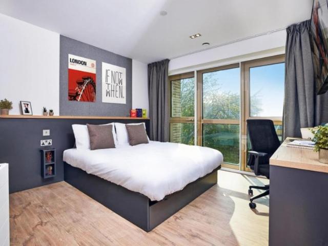 40 Bedroom Shared Living/roommate London London LS90563995