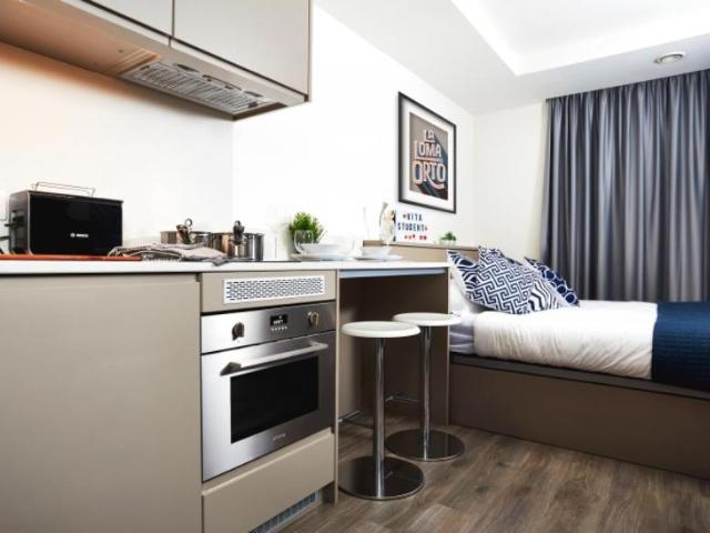 40 Bedroom Shared Living/roommate Newcastle Newcastle LS90561382