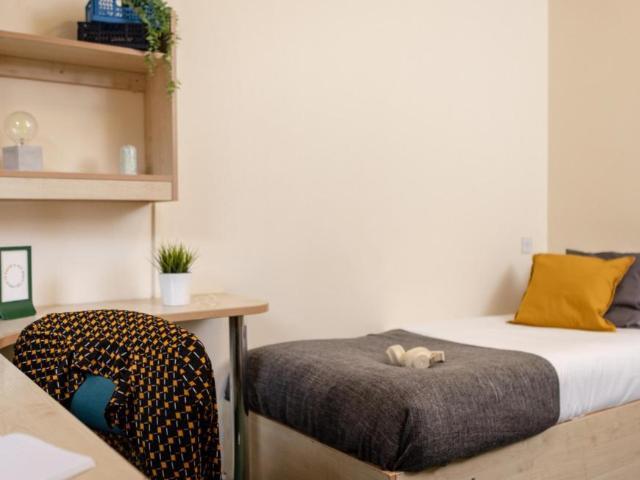 40 Bedroom Shared Living/roommate Nottingham Nottingham LS90559642
