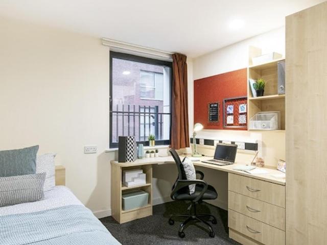 40 Bedroom Shared Living/roommate Sheffield Sheffield 90563978