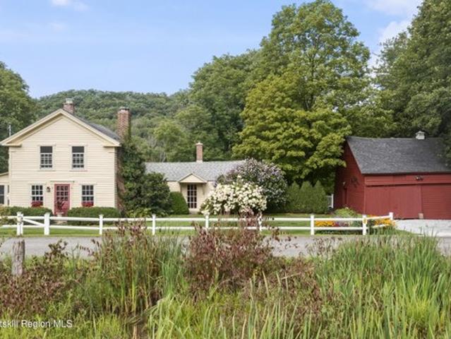 40 Beebe Pond Rd, Chatham, NY 12037