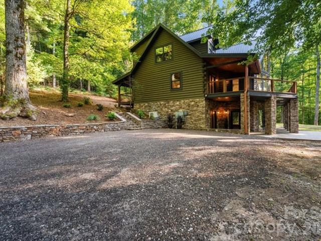 40 Boulder Ln, Hendersonville, NC 28792