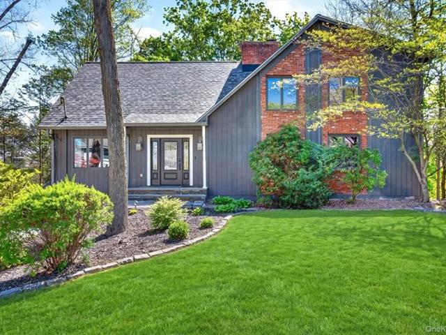 40 Brentwood Dr, Poughkeepsie, NY 12603