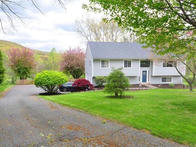 40 Bridle Rd, New Milford, CT 06776