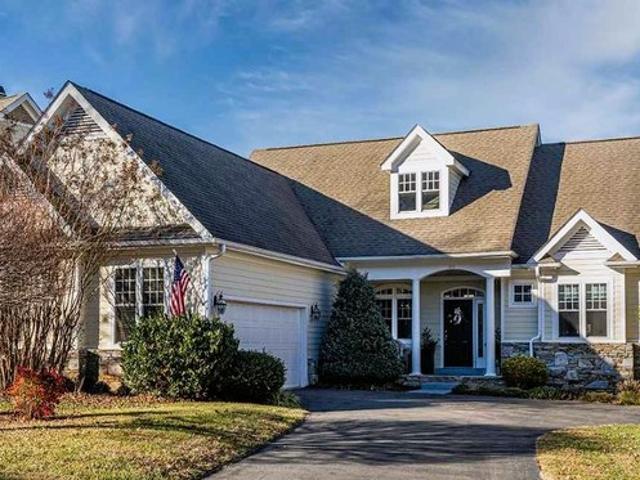 40 Bunker Ct, Mills River, NC 28759