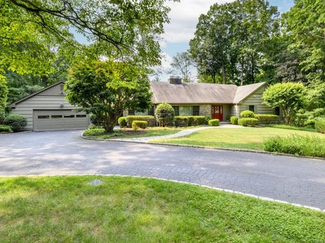 40 Caprice Dr, Stamford, CT 06902