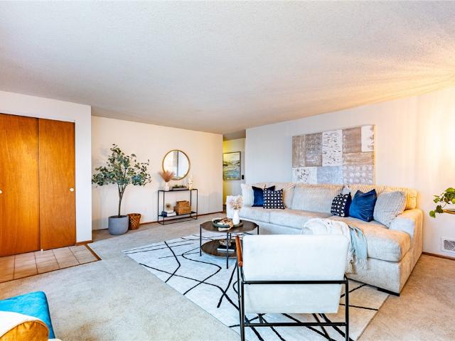 40 Carlsam Circle E