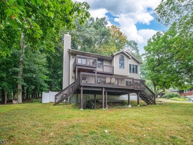 40 Castle Rock Rd, Jefferson Township, NJ 07849