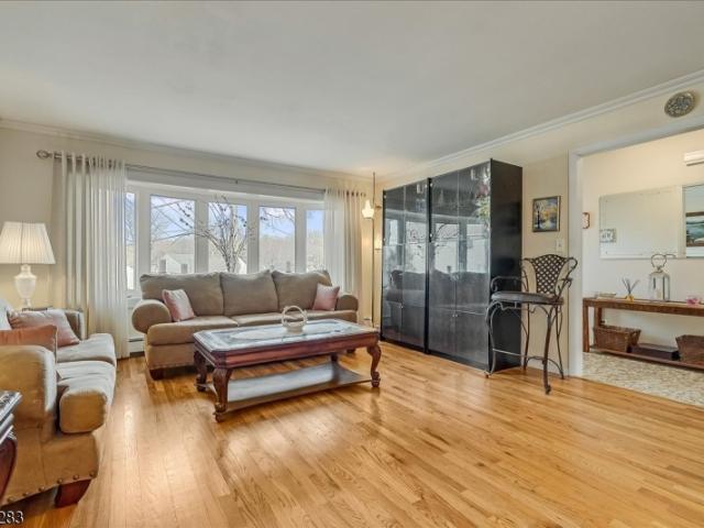 40 Catherine Ct