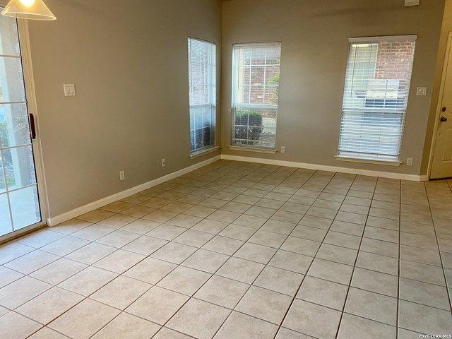 40 Chapel Hill Cir Unit 40, San Antonio, TX 78240