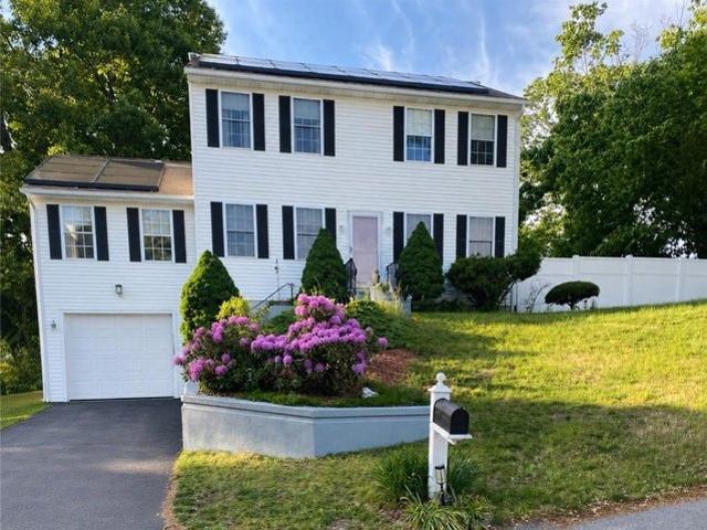 40 Chestnut Grove Ave, Cumberland, RI 02864