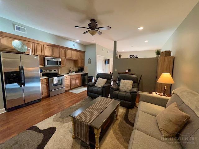40 Club Villa Drive 503