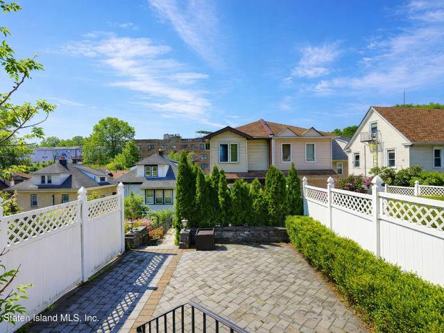 40 Creston Place | Compass