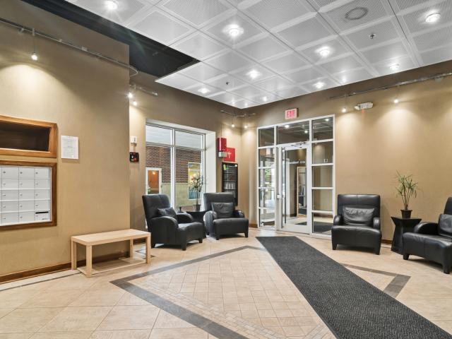 40 E Northwest Highway # 208