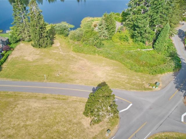 40 E Lakeshore Drive