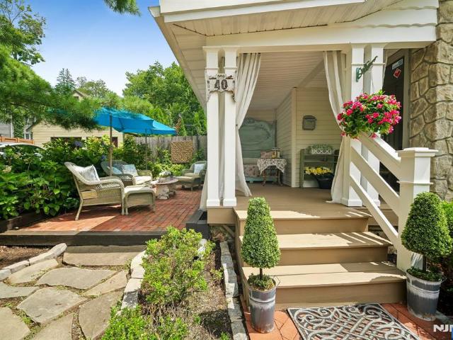 40 Edgewood Avenue