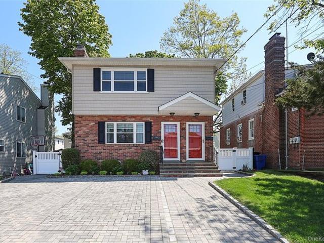 40 Edgewood Rd, Port Washington, NY 11050