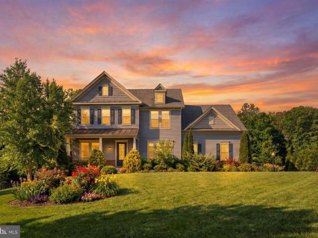 40 Edgewater Dr, Fredericksburg, VA 22406 | MLS #VAST2045