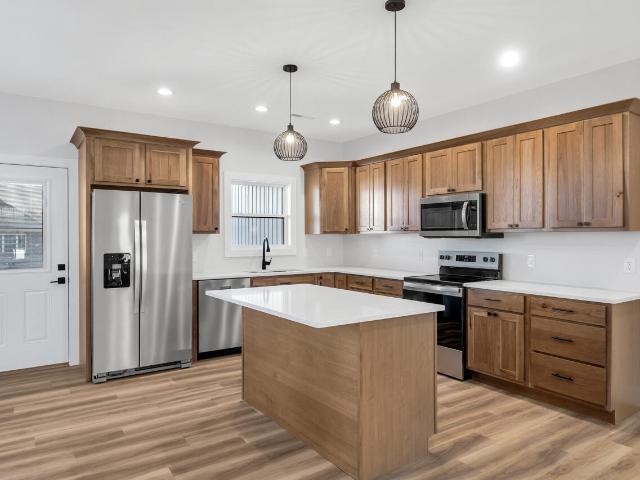 40 Ellie Ct Court