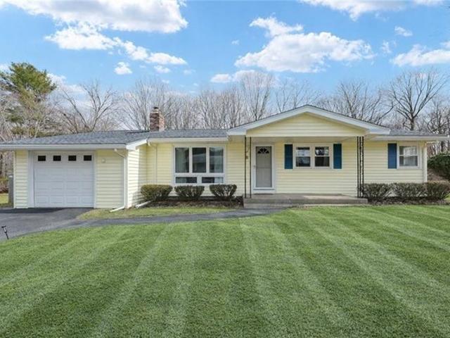 40 Forestdale Dr, Cumberland, RI 02864