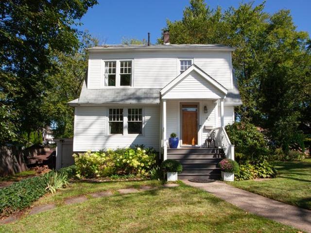 40 Garden Ln, West Hartford, CT 06119