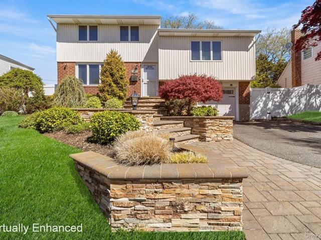 40 Garnet Ln, Plainview, NY 11803