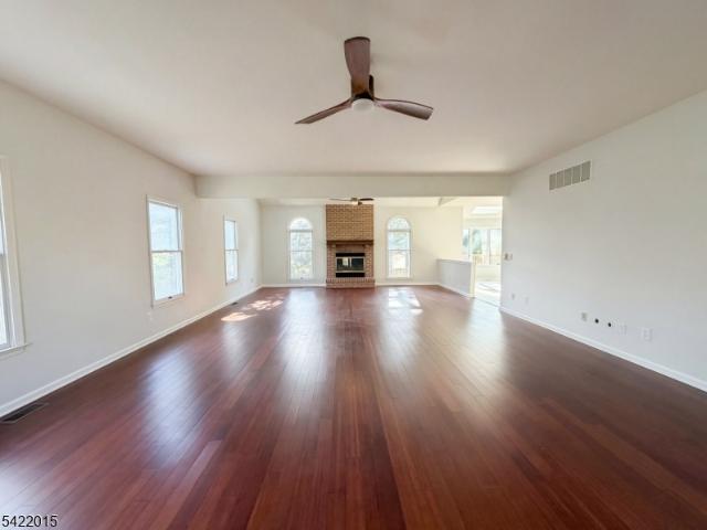 40 Glen Eagles Rd