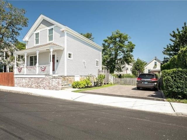 40 Grafton Ave, Newport, RI 02840