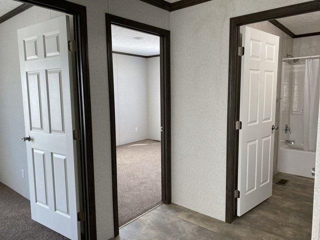 40 Greenleaf Ct, Flint, MI 48506