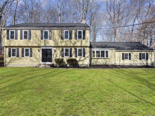 40 Harkness Dr, Madison, CT 06443