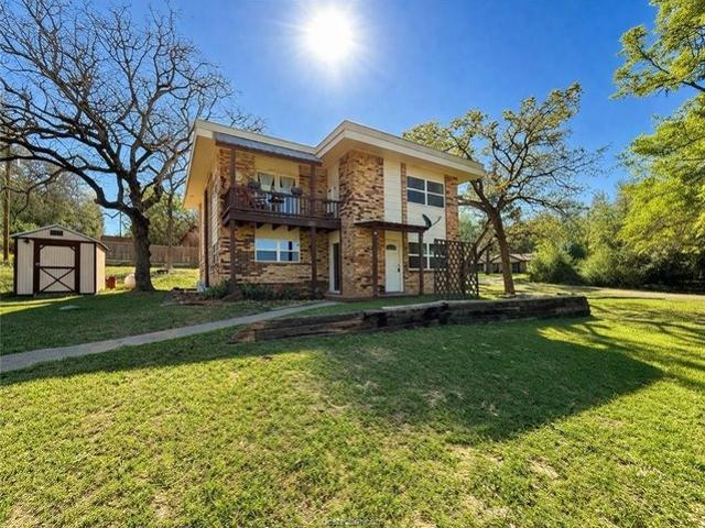 40 Hawaii Ln, Hilltop Lakes, TX 77871