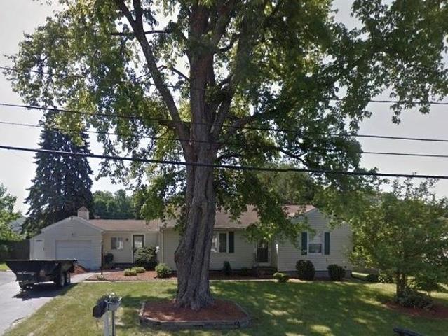 40 Heroux Blvd, Cumberland, RI 02864