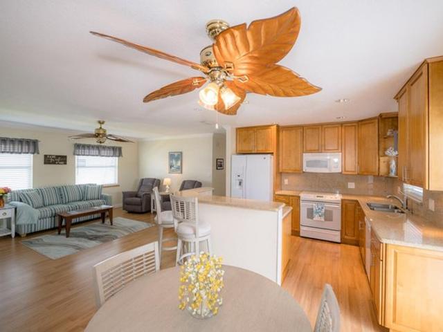 40 High Point Rd Apt 703, Plantation Key, FL 33070
