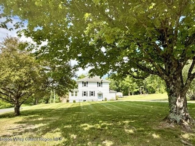 40 Highland Ave, Kerhonkson, NY 12446