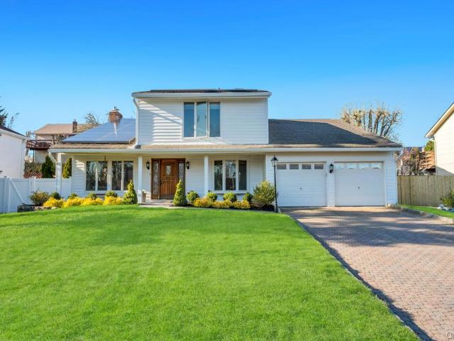 40 Hitching Post Ln, Glen Cove, NY 11542 | MLS #959331 | Compass