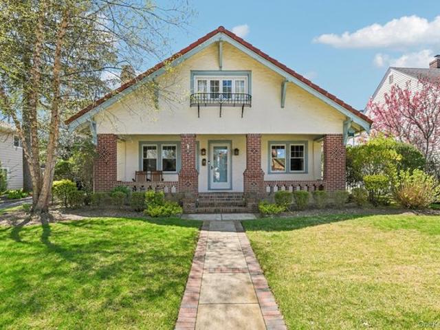 40 Hollywood Ct, Rockville Centre, NY 11570
