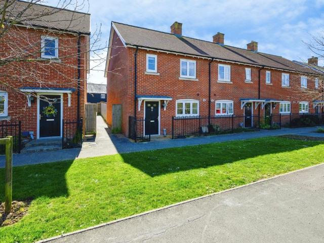 40, Houghton Avenue PO7 3 bed apartment to rent £1,600 pcm £369 pw