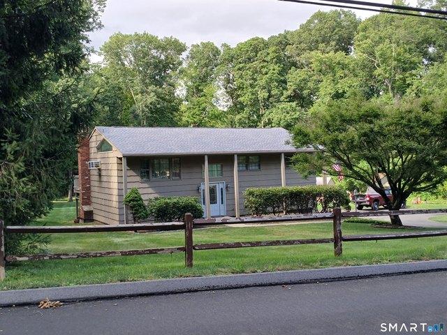 40 Huckleberry Hill Rd, Brookfield, CT 06804