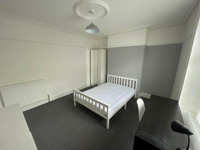 40 Kensington Road 5 bed house share to rent £2,817 pcm £650 pw
