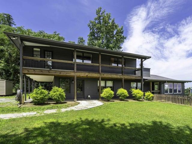 40 Lake View Cir, Vandiver, AL 35176