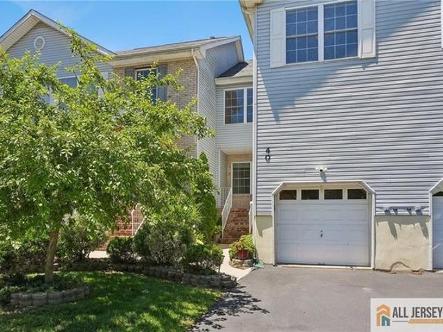 40 Lakeview Dr, Helmetta, NJ 08828