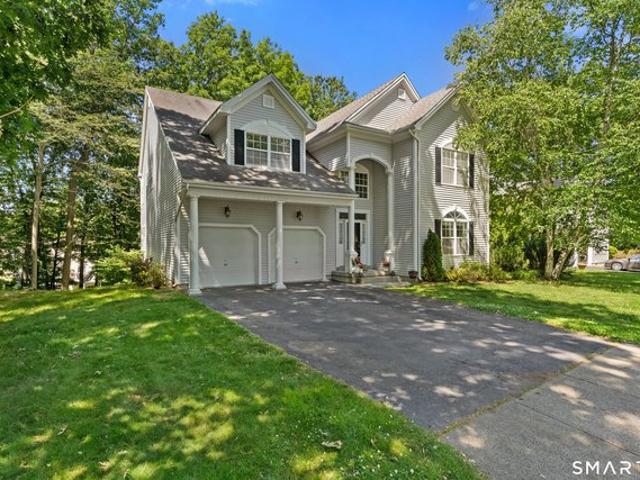 40 Lexington Way N, Milford, CT 06461