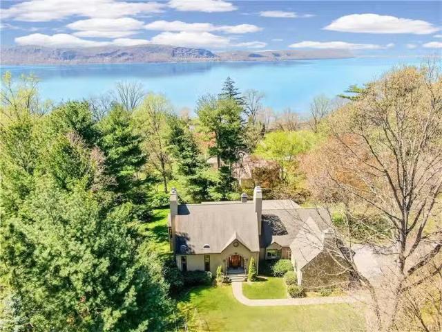 40 LINDEN CIR, BRIARCLIFF MANOR, NY 10510 Single Family Reside.