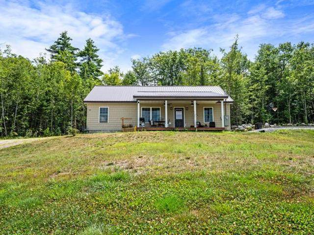 40 Longview Dr, Oxford, ME 04270